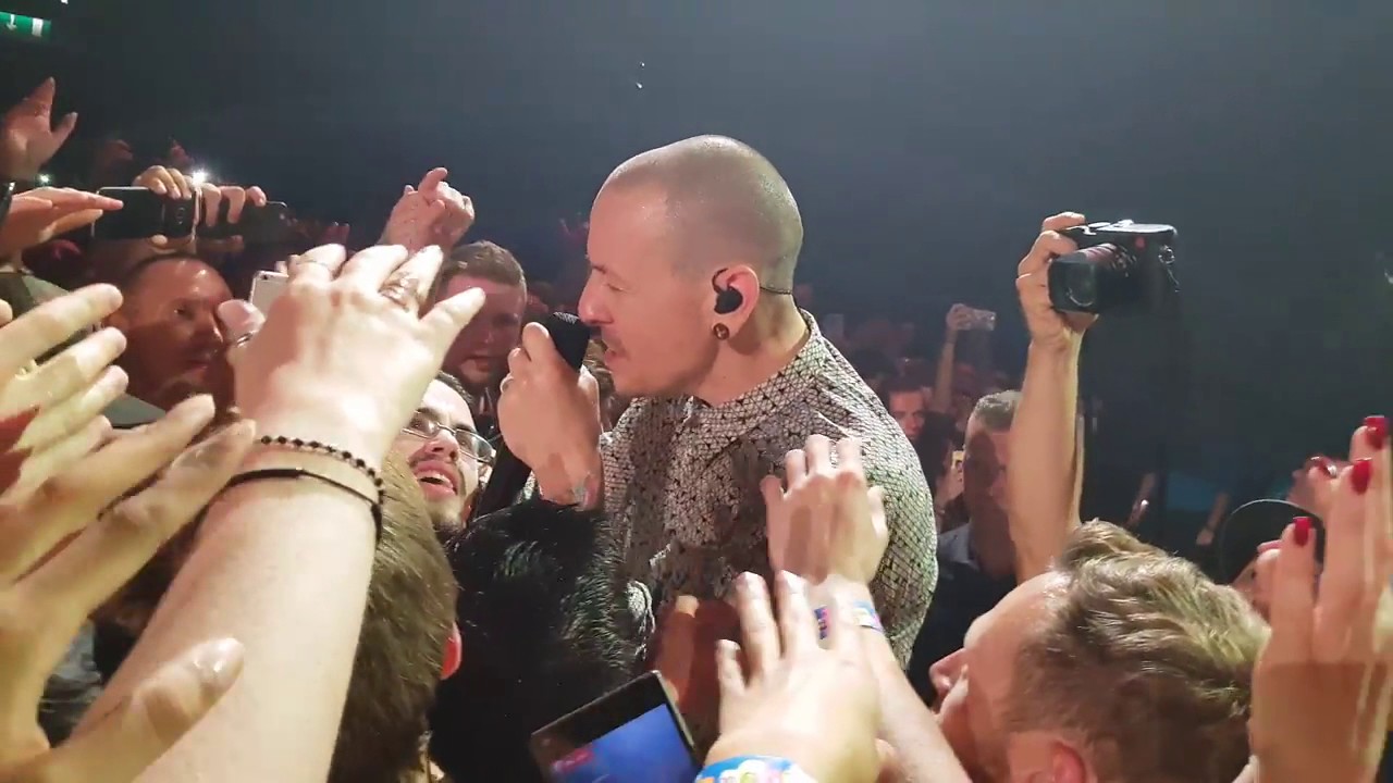 Linkin Park - Crawling - Ultimo show de Chester Bennington (Live in ...