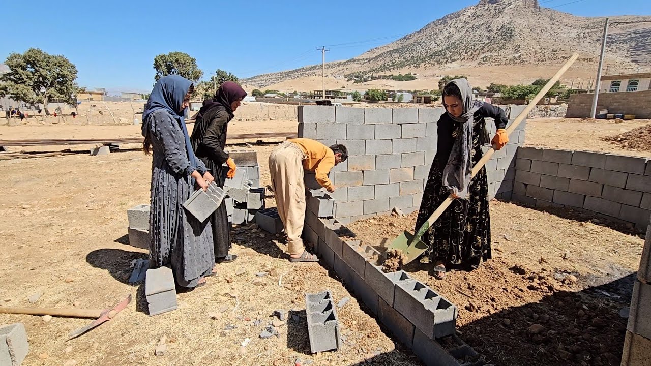 nomadic art;The process of building a nomadic house with limited ...