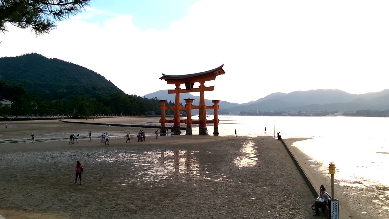 Giant red tori gate Hiroshima isakushima miyajima Japan May 23 2016 low ...