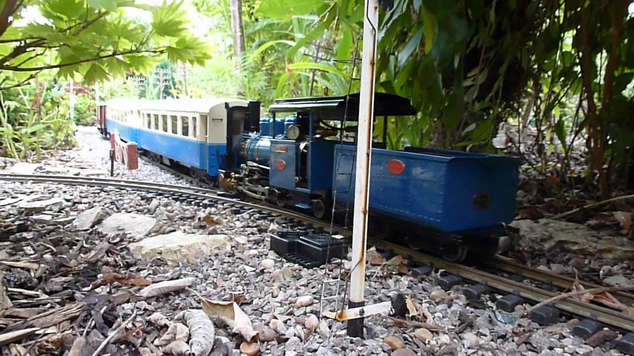 Live Steam Garden Railway Roundhouse Fowler - YouTube