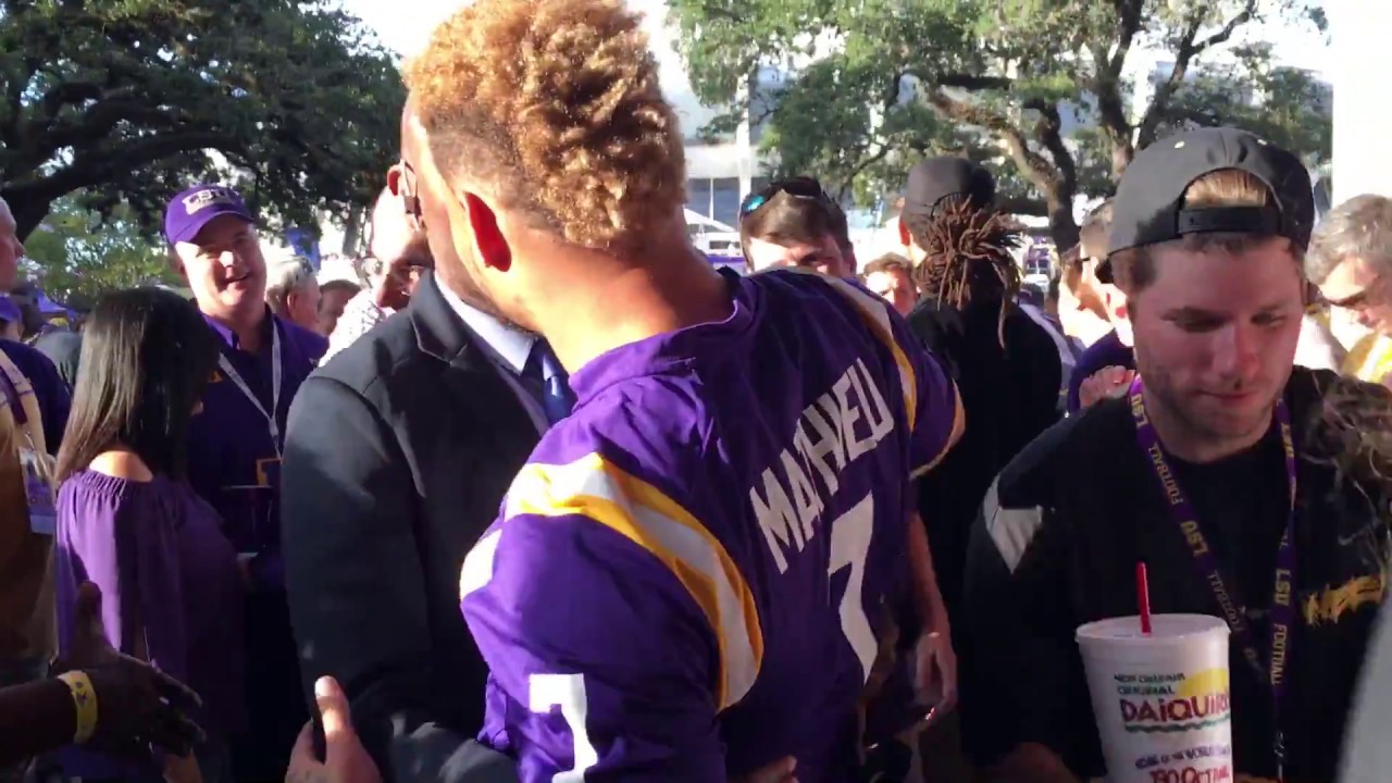 LSU Tiger Walk Pre-Alabama - YouTube