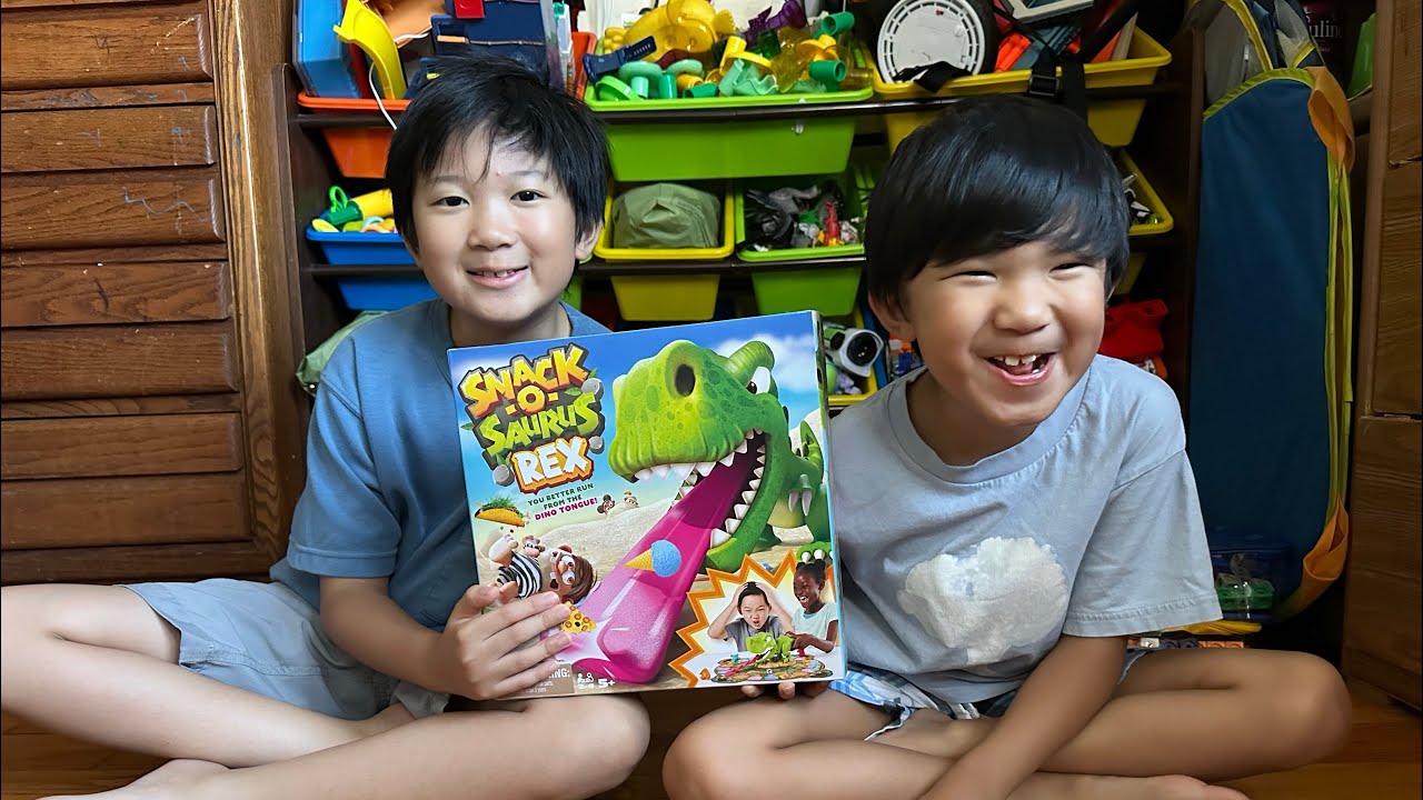 Spin Master Snack O Saurus Rex Interactive Board Game - YouTube
