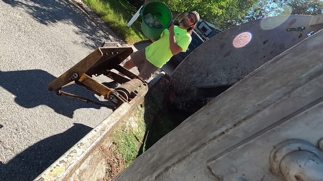 GoPro Hopper Video: Heil 4000 Rear Loader Packing Compost - YouTube