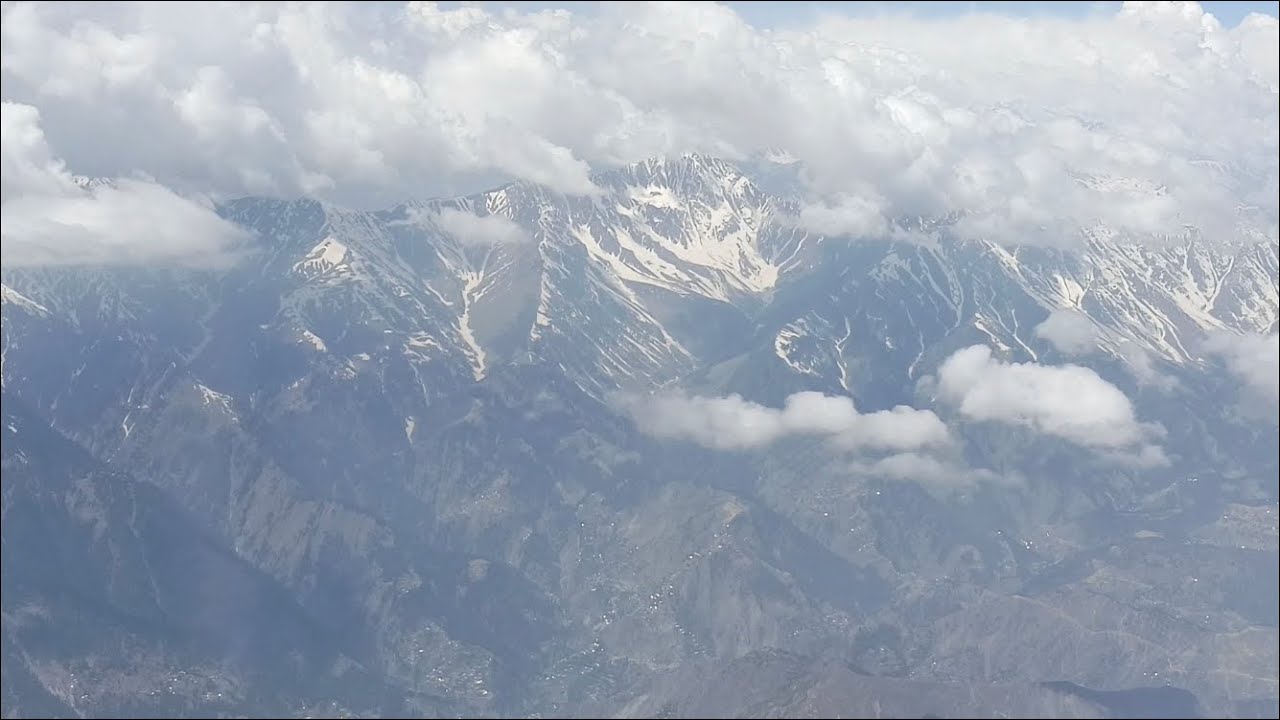 Landing in Srinagar Airport | Flying over the Himalayas | Delhi to ...