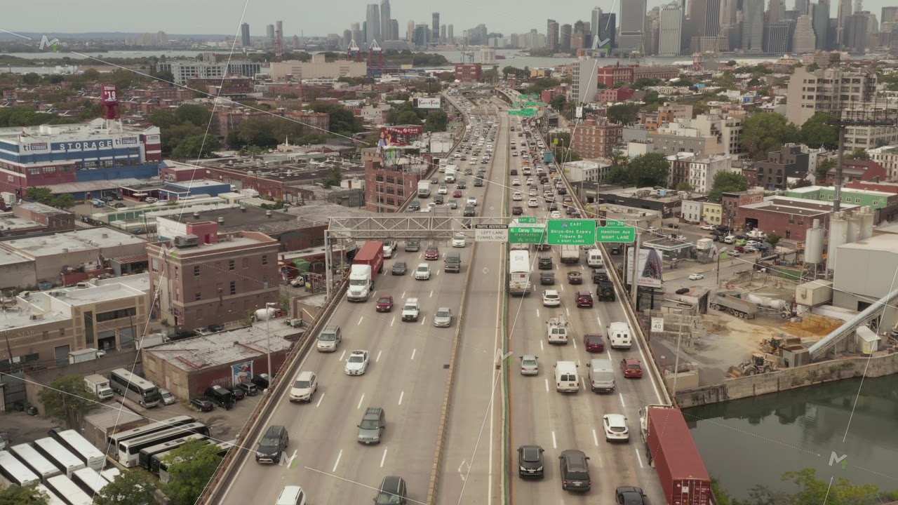AERIAL: Over New York City Highway with busy car traffic on Grey day ...