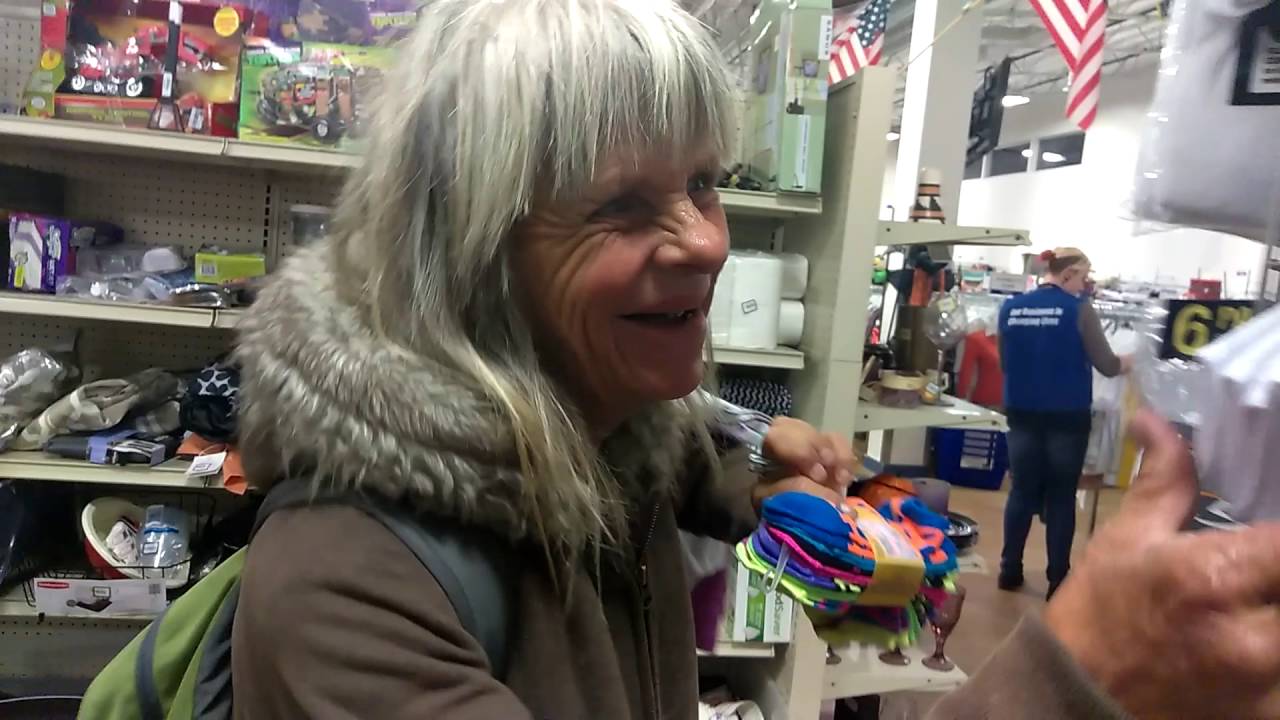 Helping The Homeless - Goodwill wit/Lisa - YouTube