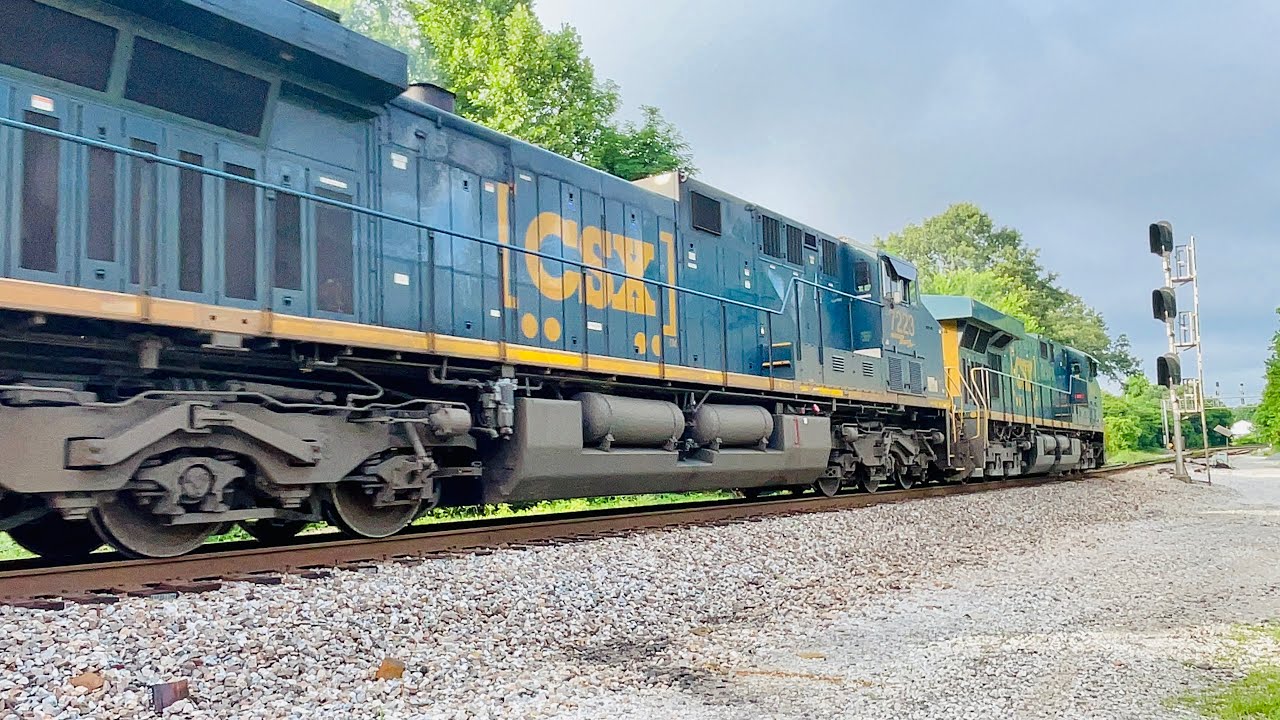 CSX pulling covered hopper cars @ Bridgeport, Alabama - YouTube