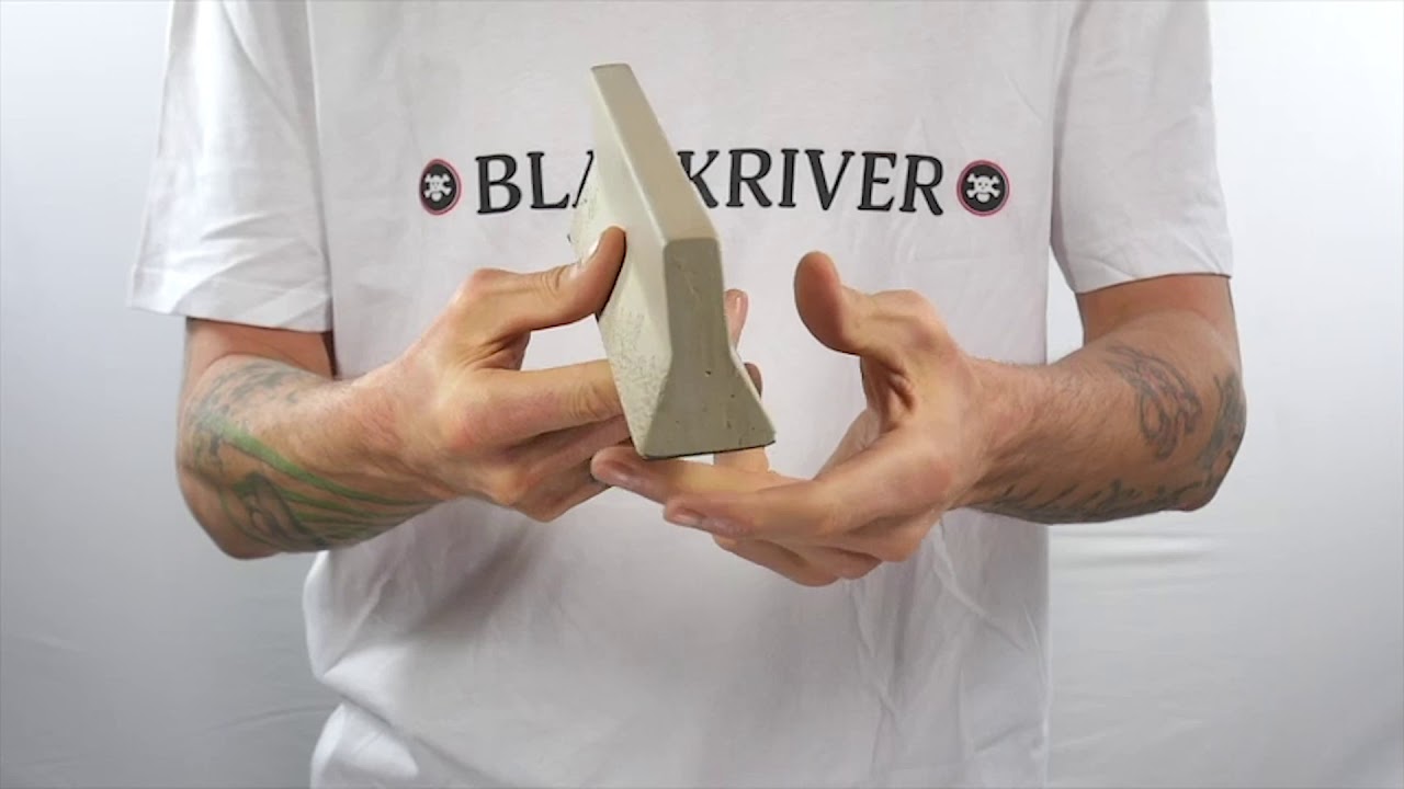 Blackriver Ramps Concrete Barrier - Fingerboard Ramp - YouTube