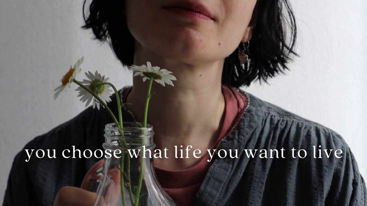 How to BUY LESS when you’re expected to WANT MORE 🌜Minimalism - YouTube