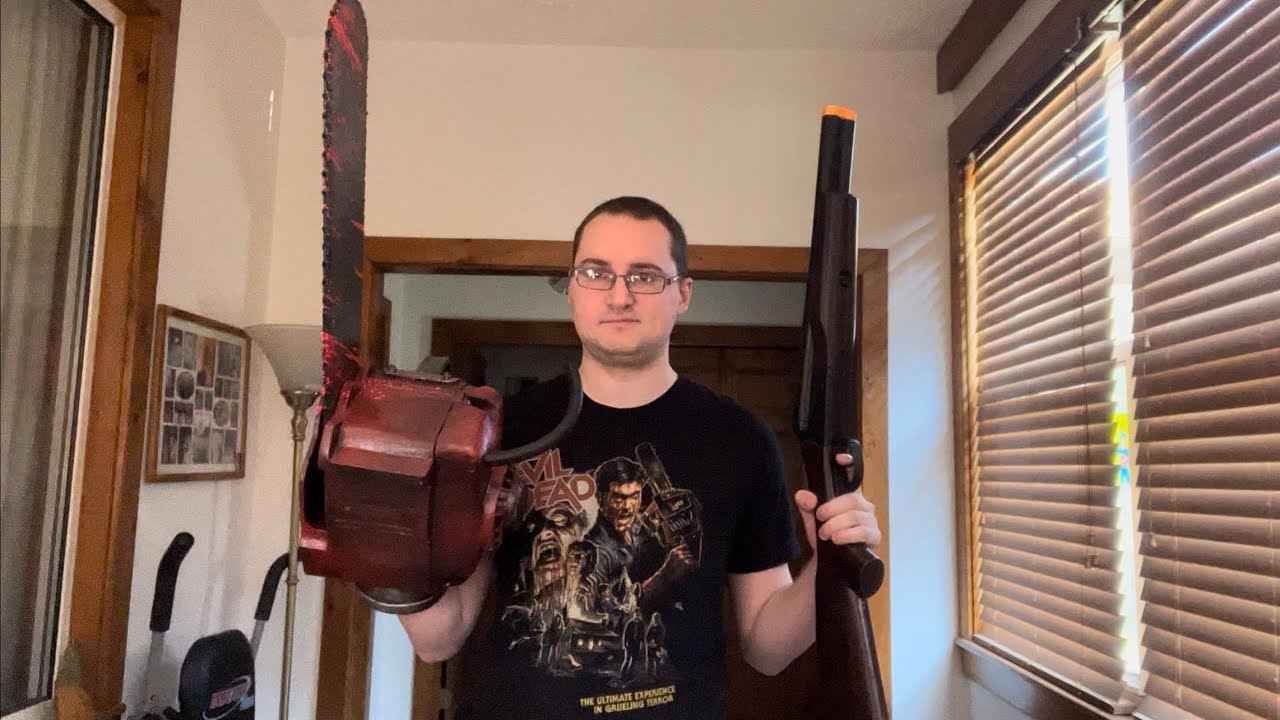 Evil Dead 2 Replica Props Part 2 (Boomstick And Chainsaw) - YouTube