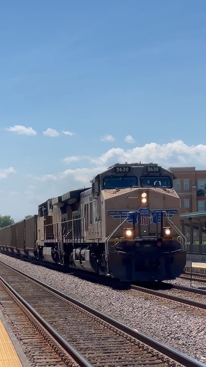 UP 5630 leads a Coal Train through Lombard - YouTube