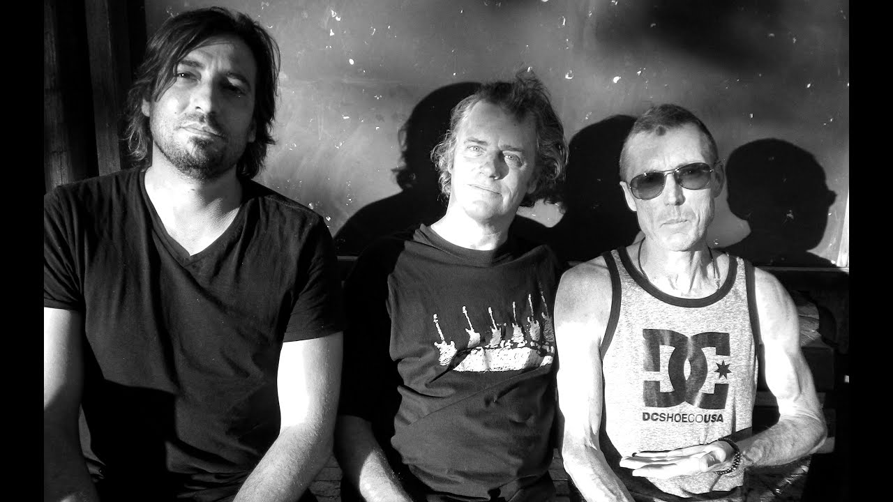 Iron in the sky: DFTV Live Sessions Ft Robin Auld - YouTube