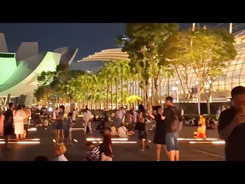 Waiting for the water jet show - YouTube