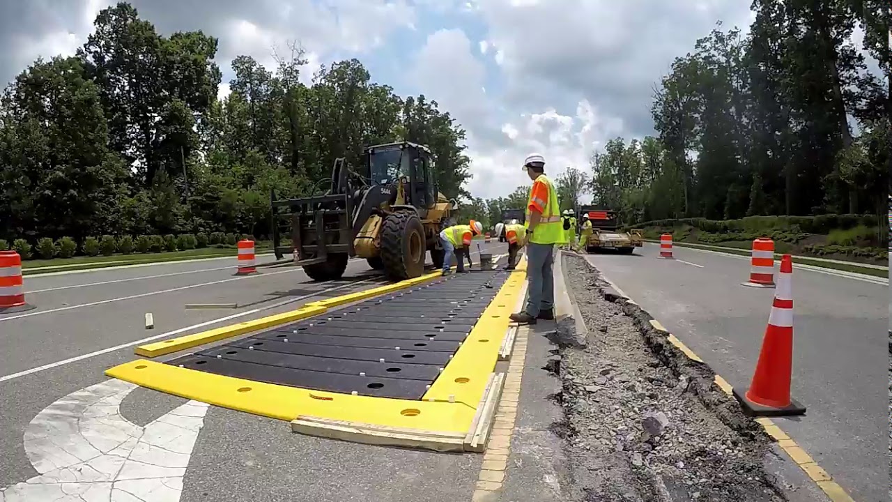 Modular Roundabout Splitter Island Lay-Out - YouTube