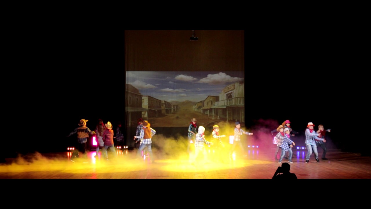 Funky Fresh Crew| MAX DANCE PERFORMANCE - YouTube