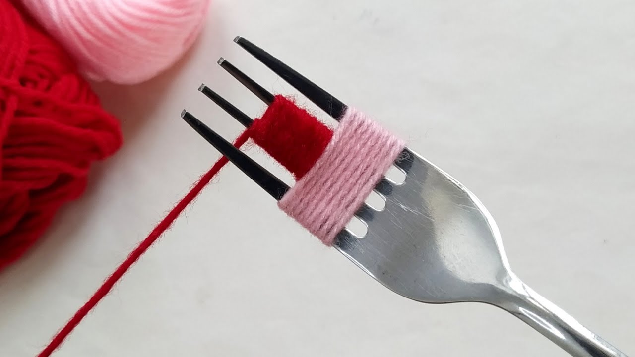 Amazing 2 Beautiful Woolen Flower making ideas with Fork | Easy Sewing ...