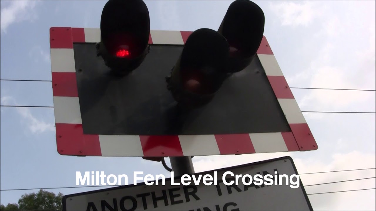 Milton Fen Level Crossing (Cambs) (23.08.18) - YouTube