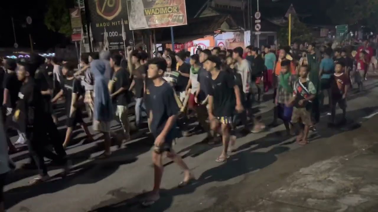 Adat budaya rontek/gugah sahur pacitan jawa timur - YouTube