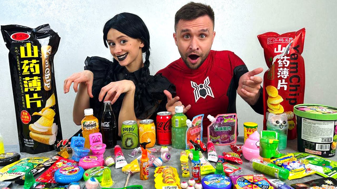 Wednesday's Food vs Normie Food Challenge 블루 핑크 푸드 챌린지Wednesday vs ...