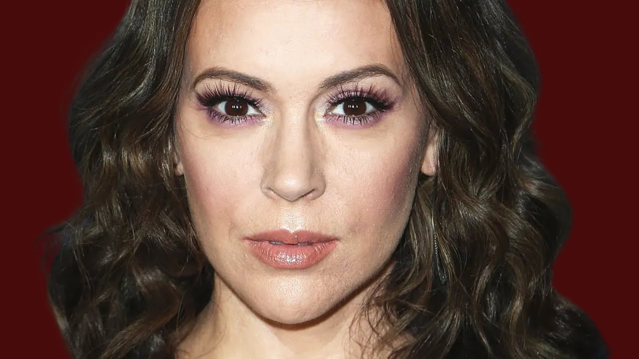 Alyssa Milano G-String Bikini Leaves Little To Imagination - YouTube