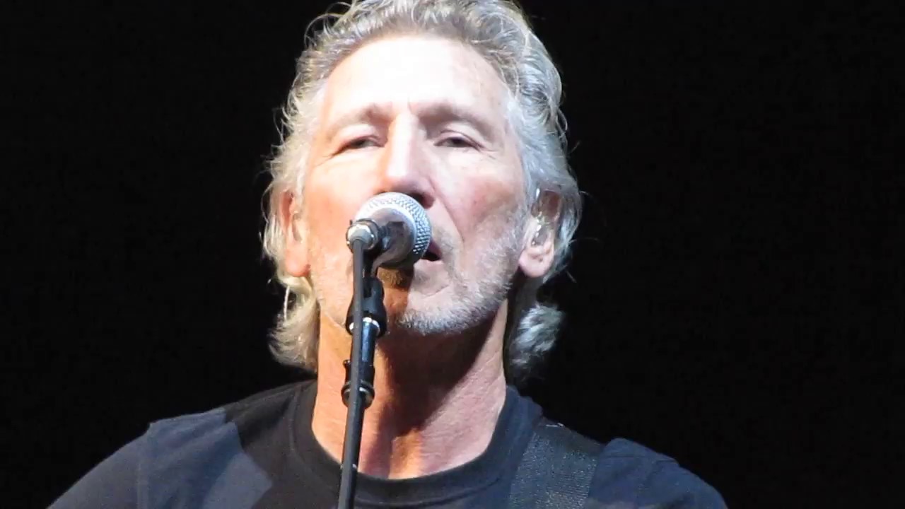 Roger Waters "Mother" from "The Wall" Hartford 2010 - on guitar G.E ...