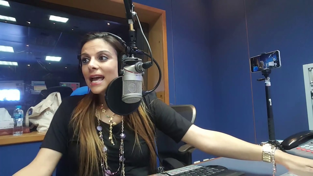 Rania Younes live on You tube with Samsung Note 5 from Starfm UAE - YouTube