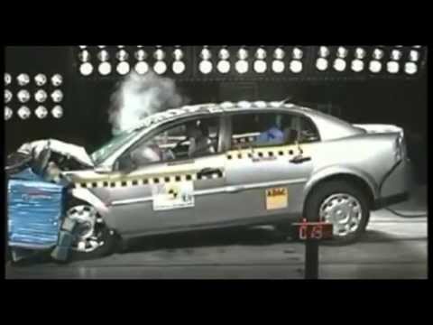 Crash test Opel Vectra C 2002 - YouTube