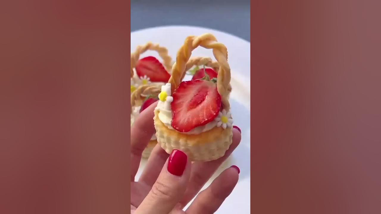 لعشاق التحليات الاقتصادية و اللذيذة هادي الوصفة ليكم 😍 ميني تارت الفراولة بنيينة وسهلة التحضير