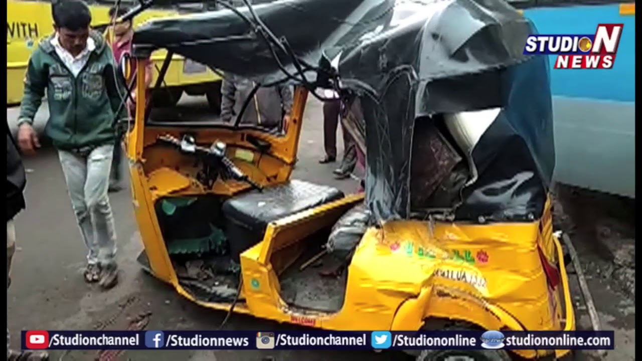 SETWIN Bus Hits Auto In Secunderabad, 3 Passengers Injured | Studio N ...
