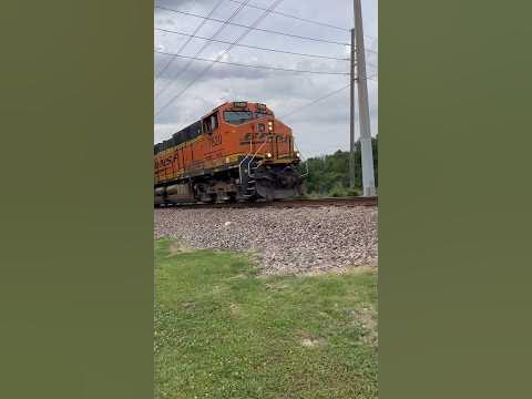 AWESOME DUO WITH THE SAME ENGINEER THAT LET ME GET ON BNSF 7312 and BNSF 7598 - YouTube