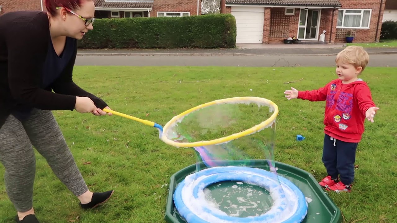 Uncle Bubble Mega Loop Kit & Indy Bubble Guns from Splat Kids TV - YouTube