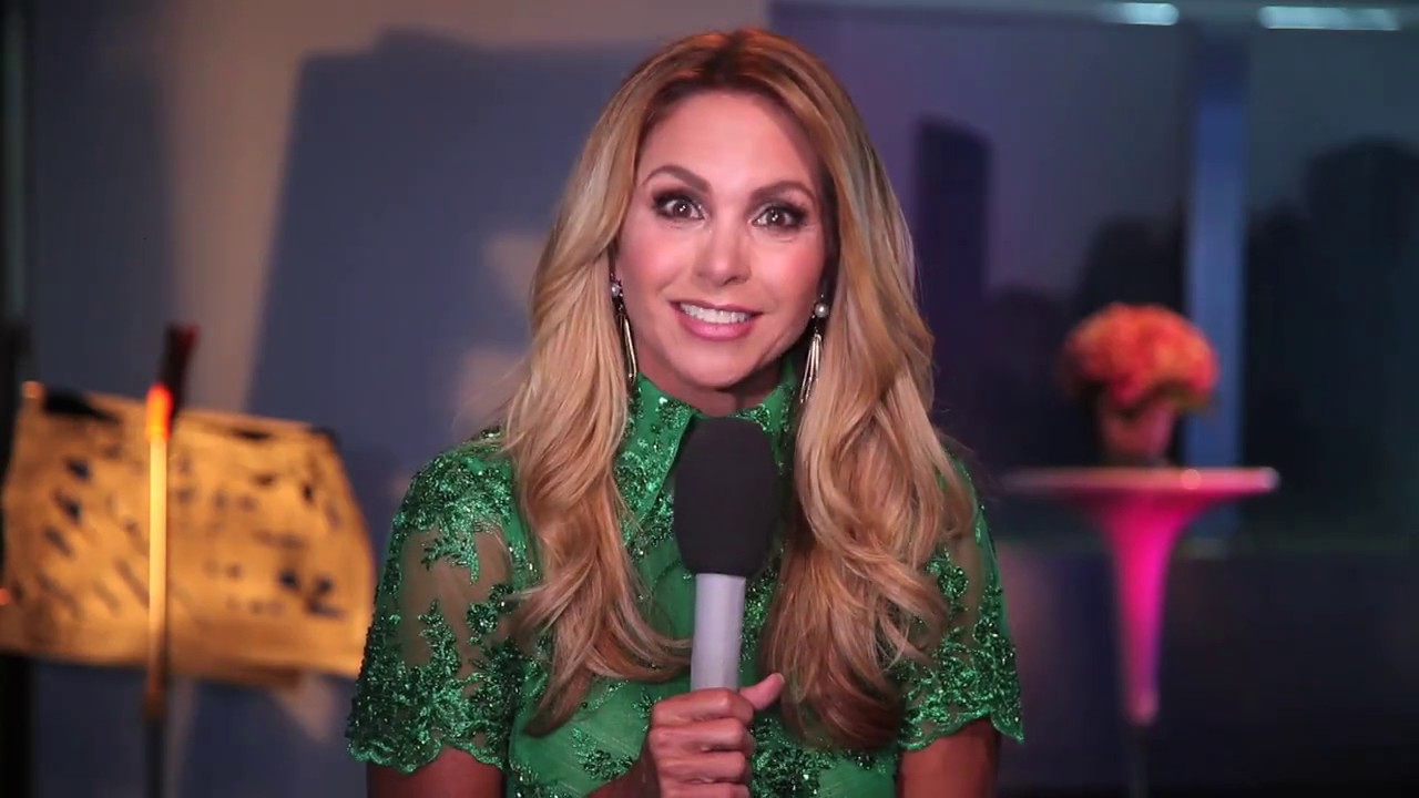 Ya puedes comprar Enamorada Con Banda, nuevo disco de Lucero - YouTube