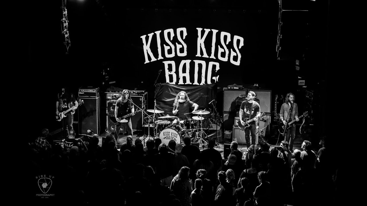 Kiss Kiss Bang- Hearts On Fire - YouTube