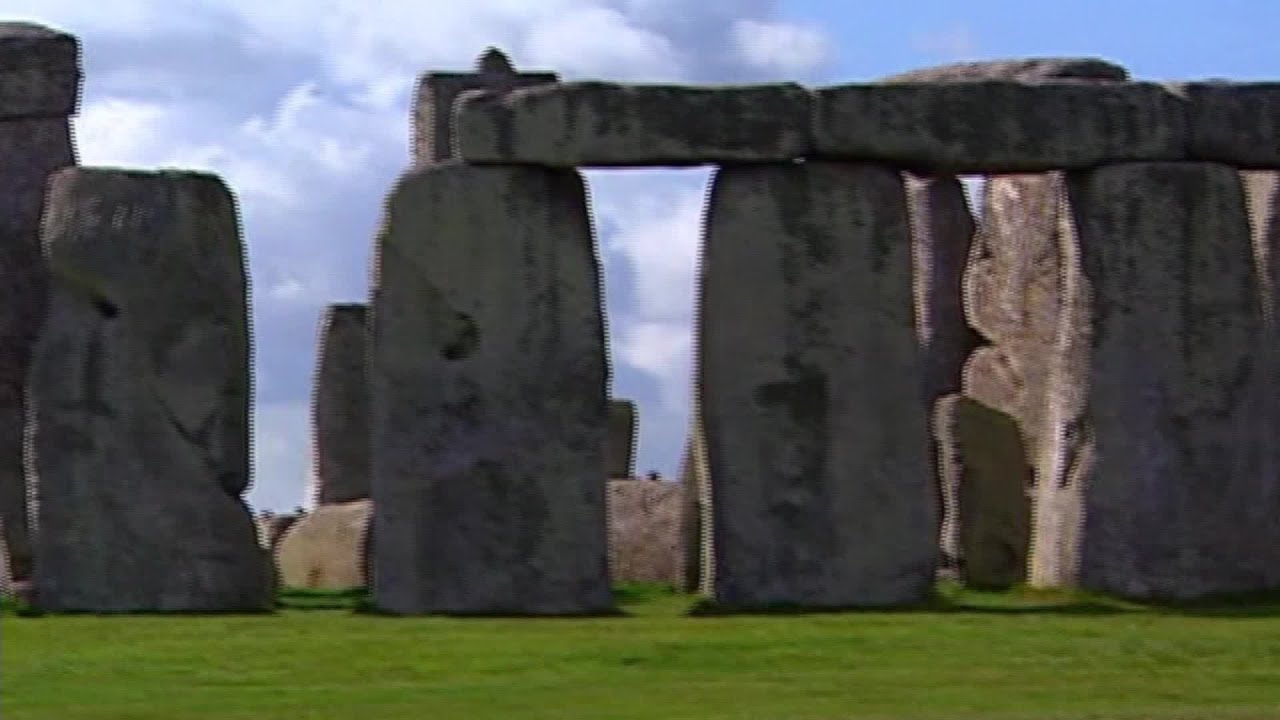 Scientists find huge ring of ancient shafts near Stonehenge - YouTube