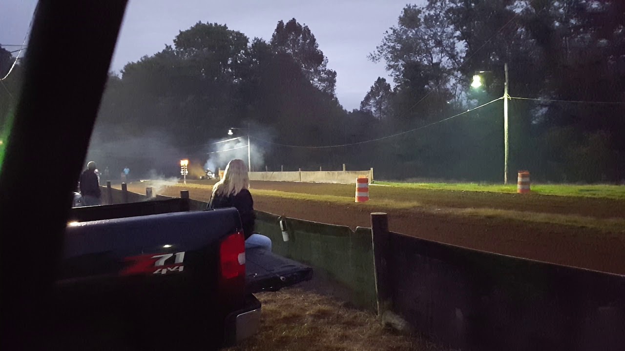 Saturday night dirt racing - YouTube