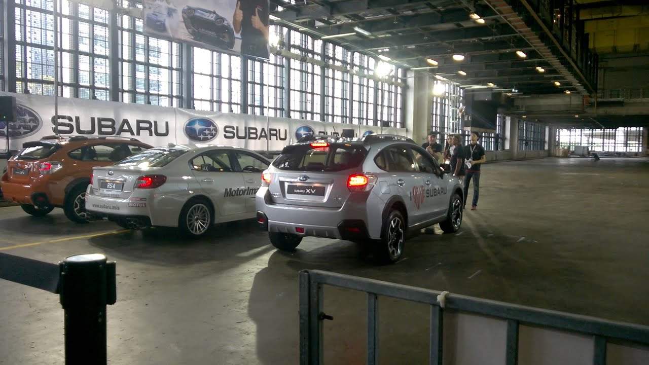 Subaru stunt show with Russ Swift at Suntec City Singapore 15/01/2016 ...