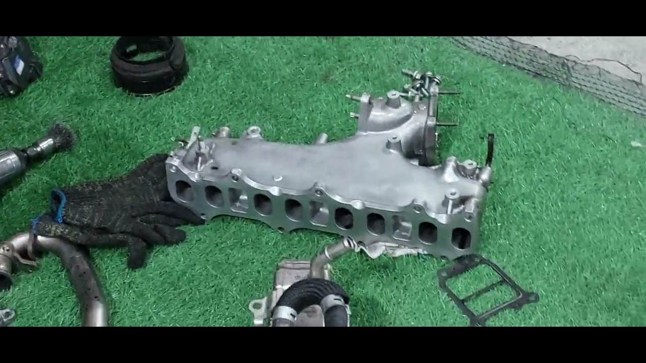 Cleaning EGR system. on toyota. - YouTube