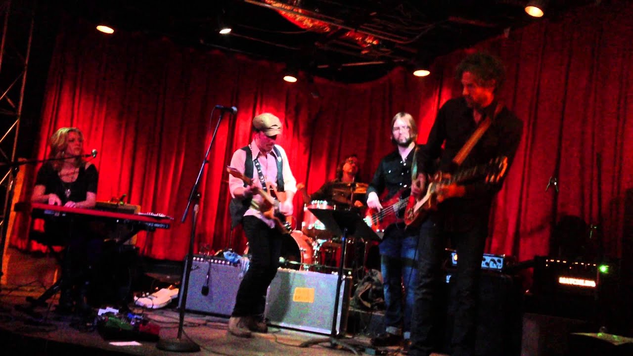 Jabe Beyer & Audley Freed rockin out - YouTube