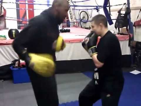 Preston Boxing & Kickboxing Focus mits 2 - YouTube