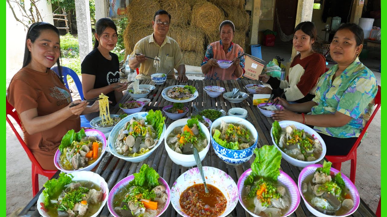 Make pork leg soup for family reunion! Eating Noodle Pork Leg soup At ...