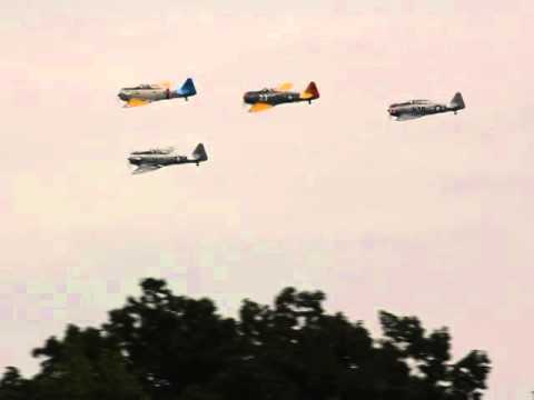WWII Flying Formation - YouTube