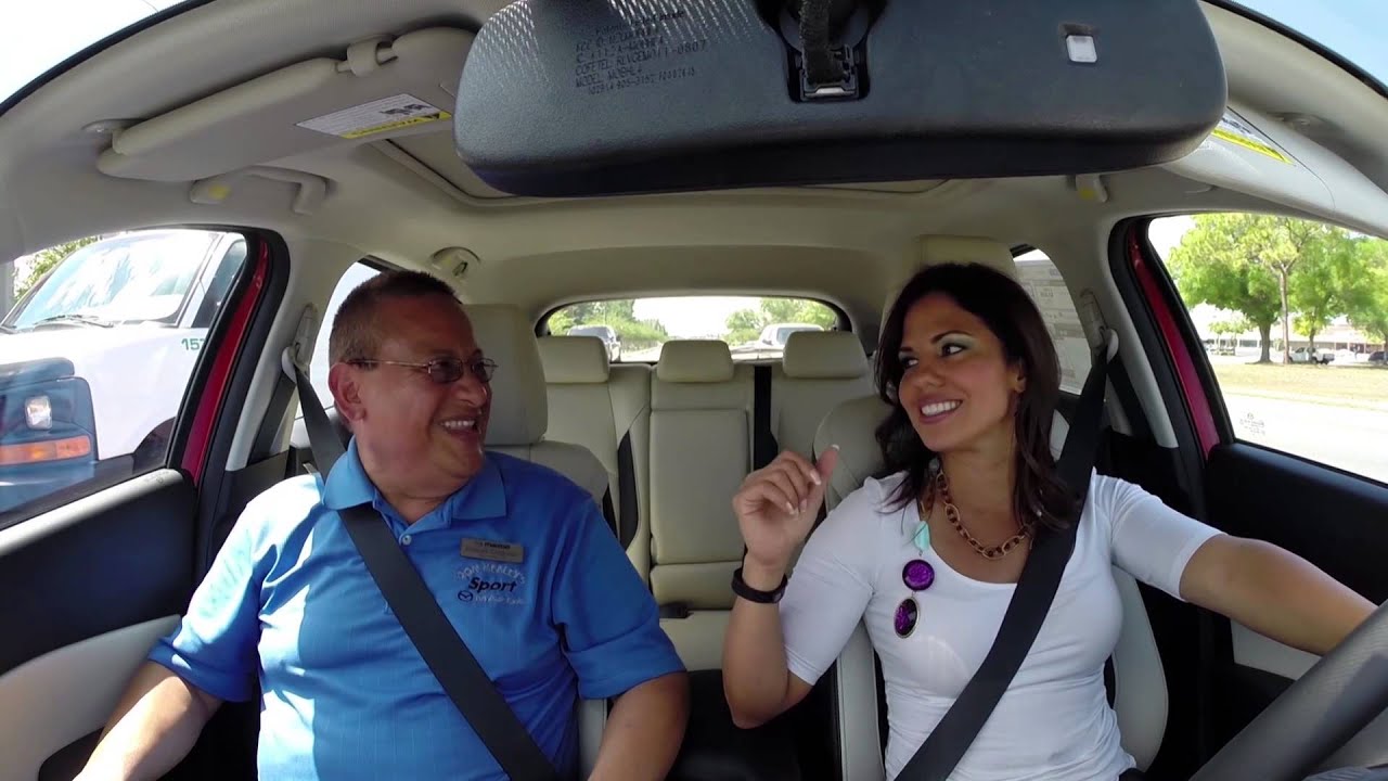 Jenny prueba el Mazda3 del 2015 | Sport Mazda Orlando - YouTube