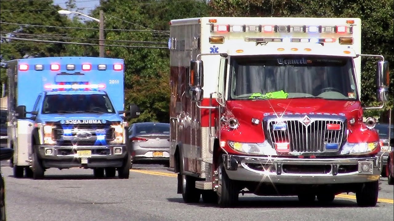 Ambulances Responding Compilation Part 19 - YouTube