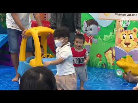 Bao đi tiêm vacin - YouTube