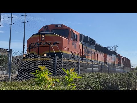 BNSF Short Freight Train at Redondo Beach Metro Station. - YouTube