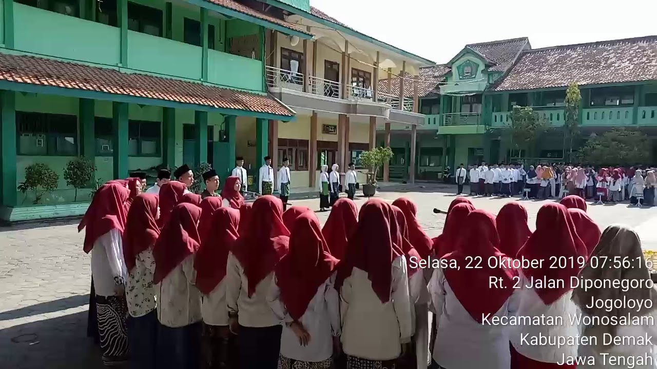 Lagu hari santri menggema di MAN DEMAK - YouTube