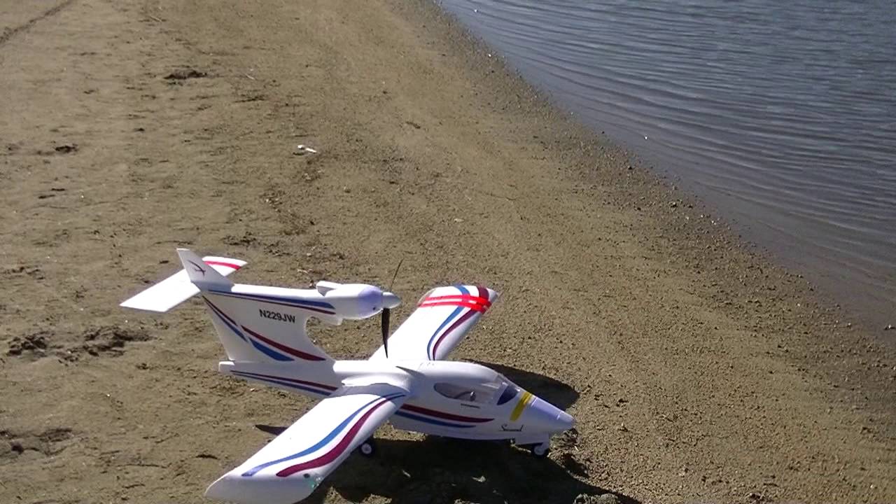 RC Float Plane Flying off Lake Hemet, CA, 8 11 2016 - YouTube