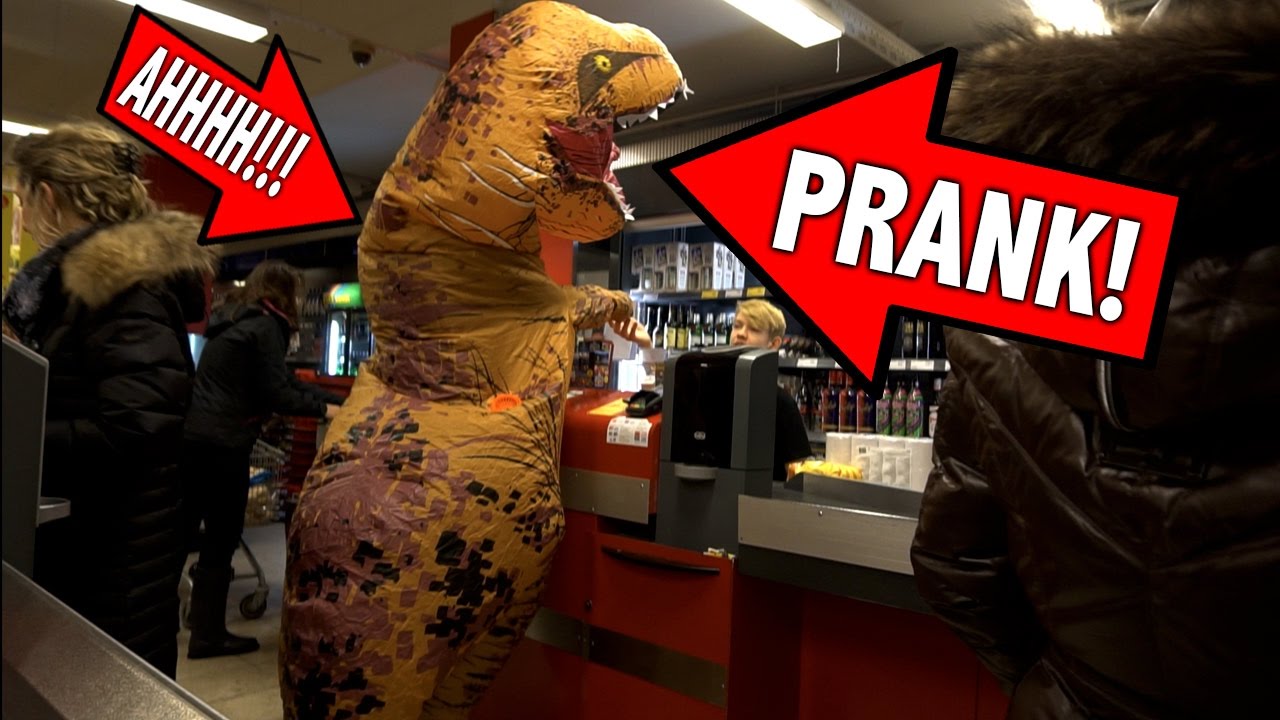 HANDLER IND SOM DINOSAUR | PRANK! - YouTube