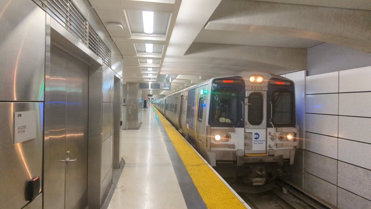 MTA Long Island Railroad Babylon Branch train #6256 departing from ...