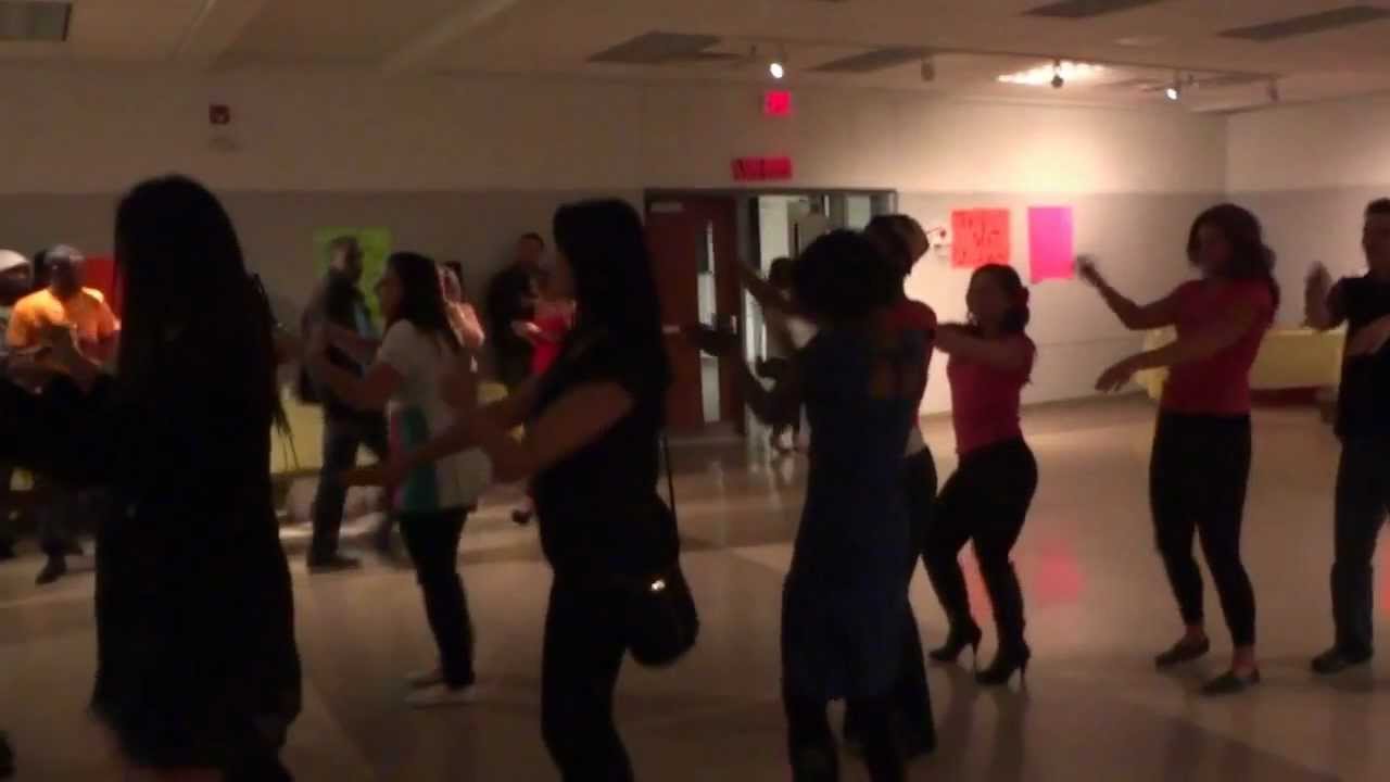 Girls dancing the macarena - YouTube